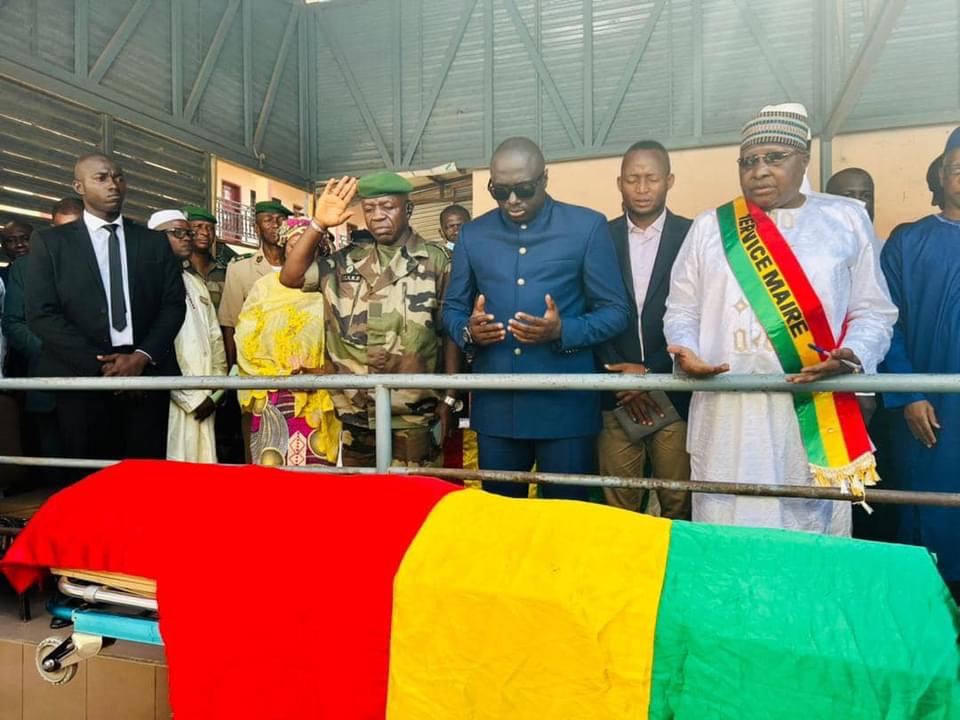 CONAKRY- 𝐂𝐨𝐦𝐦𝐮𝐧𝐞 𝐝𝐞 𝐊𝐚𝐥𝐨𝐮𝐦 : 𝐂é𝐫é𝐦𝐨𝐧𝐢𝐞 𝐝𝐞 𝐫𝐞𝐜𝐮𝐞𝐢𝐥𝐥𝐞𝐦𝐞𝐧𝐭 𝐬𝐮𝐫 𝐥𝐞 𝐜𝐨𝐫𝐩𝐬 𝐝 ...